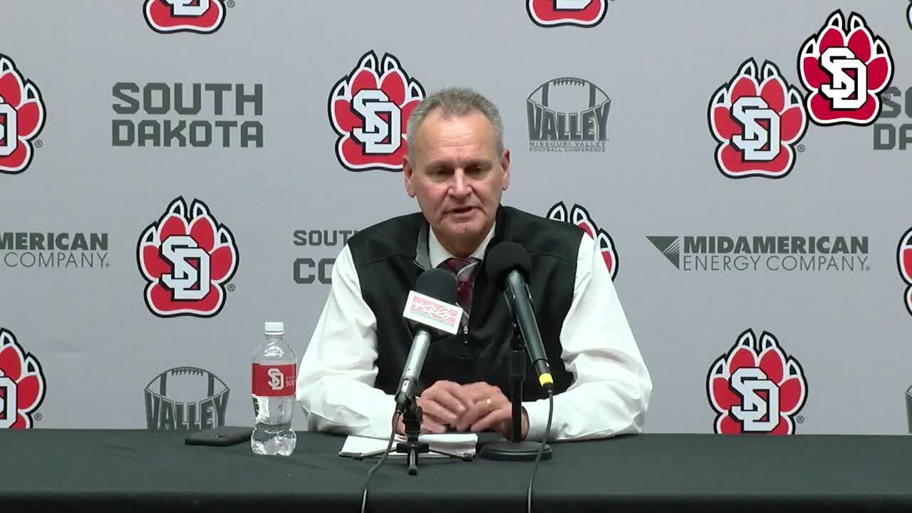 USD football coach Bob Nielson announces retirement