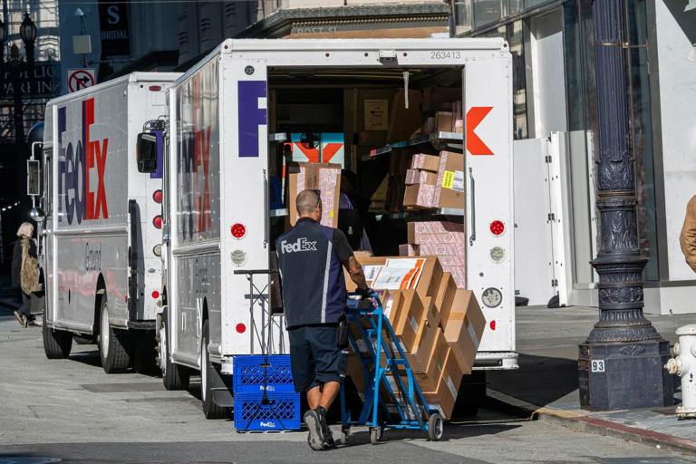 With UPS Out, Amazon Turns to FedEx