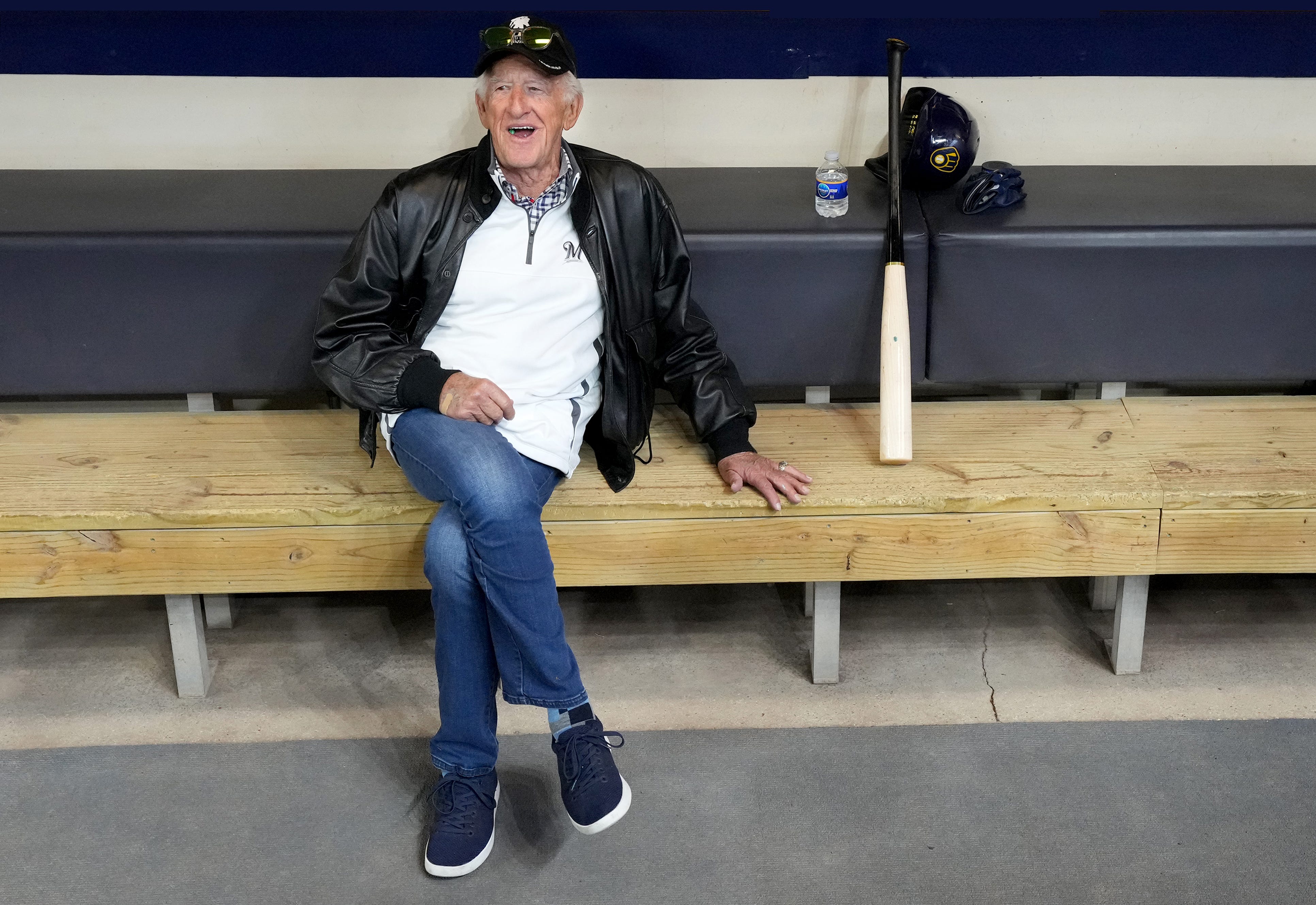‘Mr. Baseball’: Bob Uecker, voice of Milwaukee Brewers, is mourned by ...