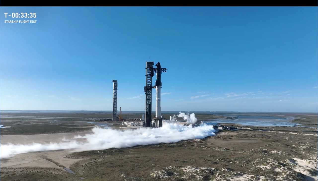 Dramatic Videos Capture SpaceX Starship Flight 7 Explosion