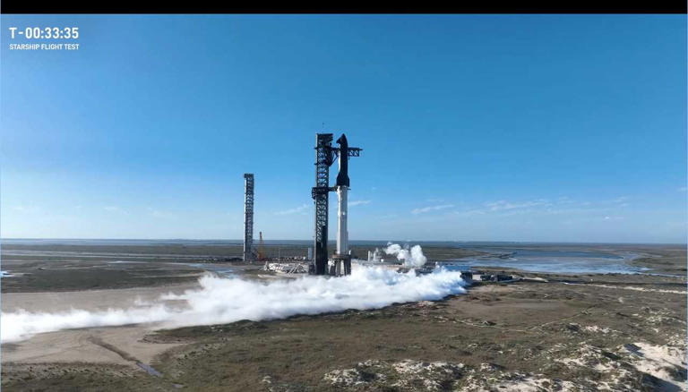 Dramatic Videos Capture SpaceX Starship Flight 7 Explosion
