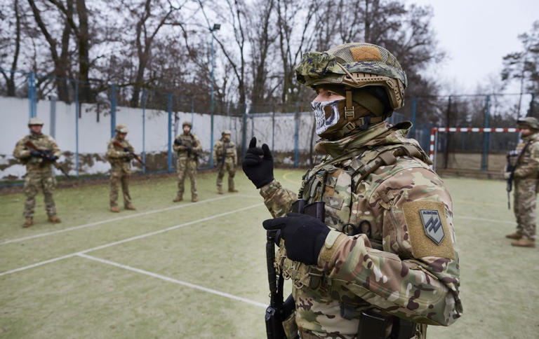 Azov fighters captured dozens of Russian troops in Toretsk sector in ...