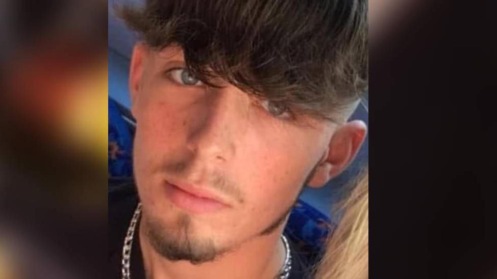 Tributes paid to teenager killed in car crash Tributes paid to teenager killed in car crash