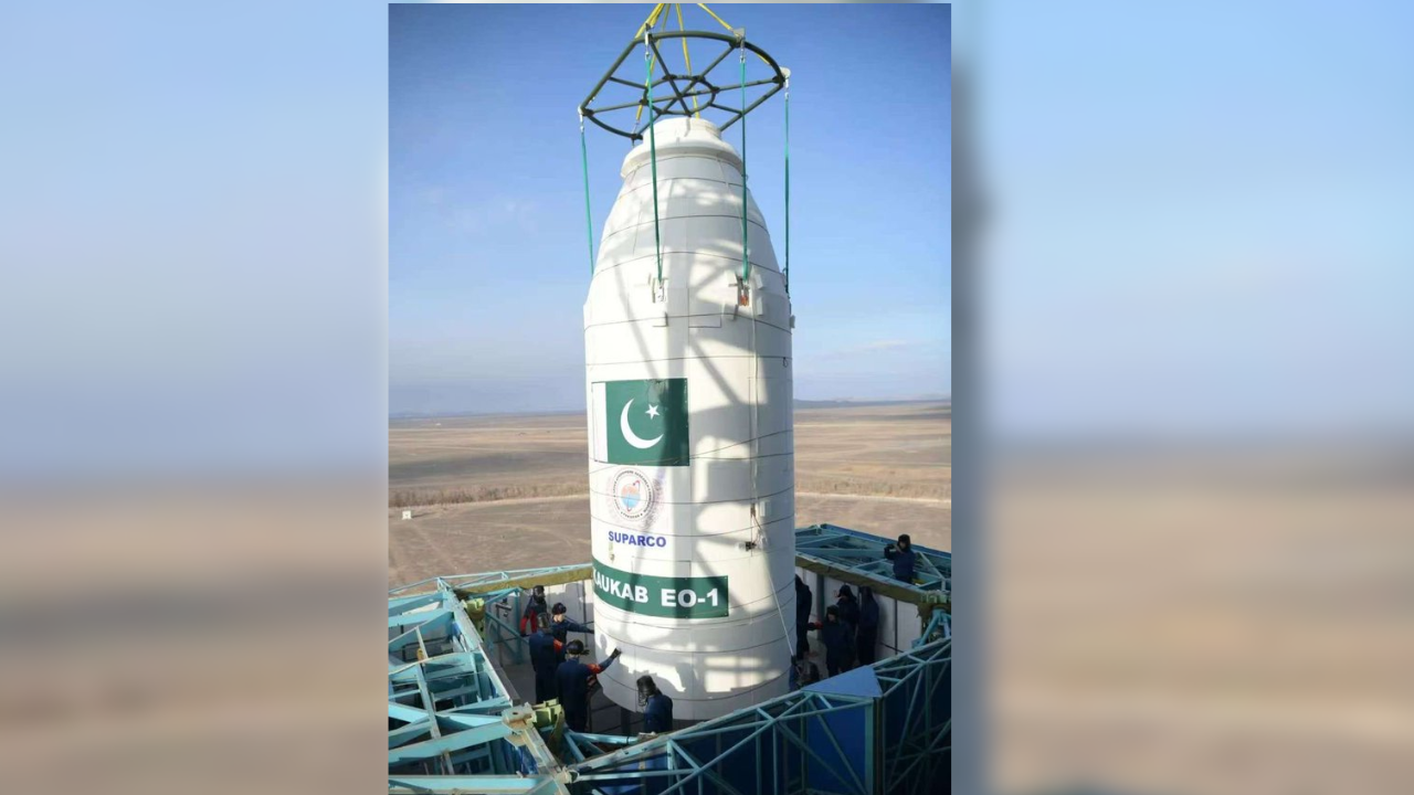 Pakistan launches first EO-1 satellite but internet is laughing at it ...