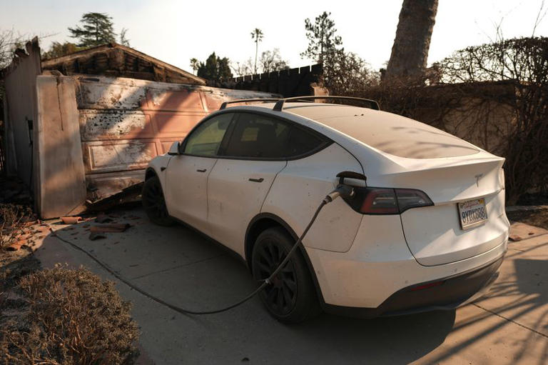 Burnt-out Teslas block LA wildfire victims from returning to homes amid ...