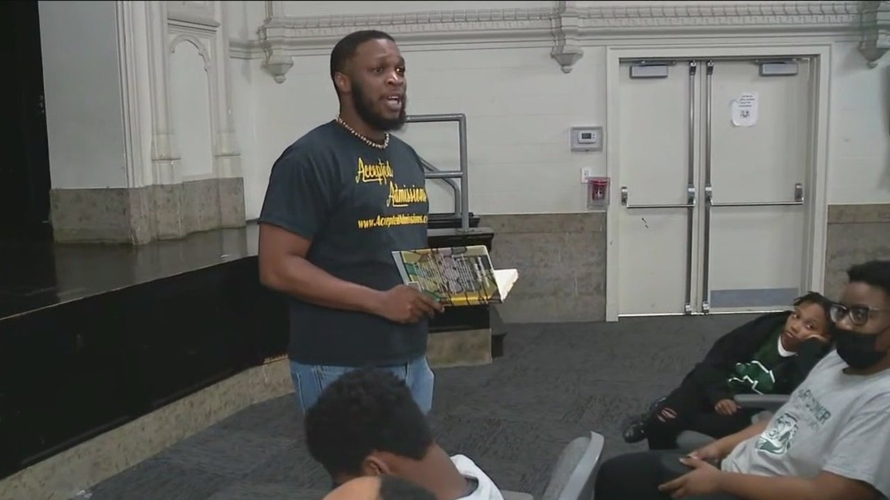 'Real Men Read': Chicago program connects students with male role ...