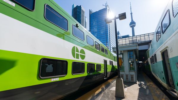 7 GO Transit jobs available in Ontario right now that are high-paying