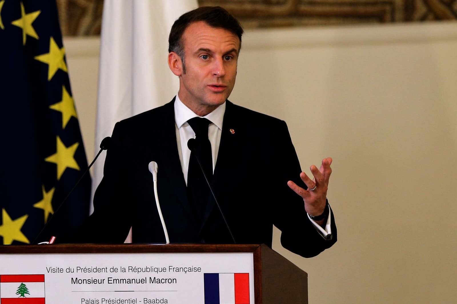 Macron calls for strengthening ceasefire in Lebanon