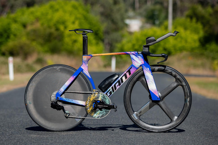 Tech of the week: a new Ridley Noah Fast, a redesigned Giant Trinity TT bike, Stinner's ...
