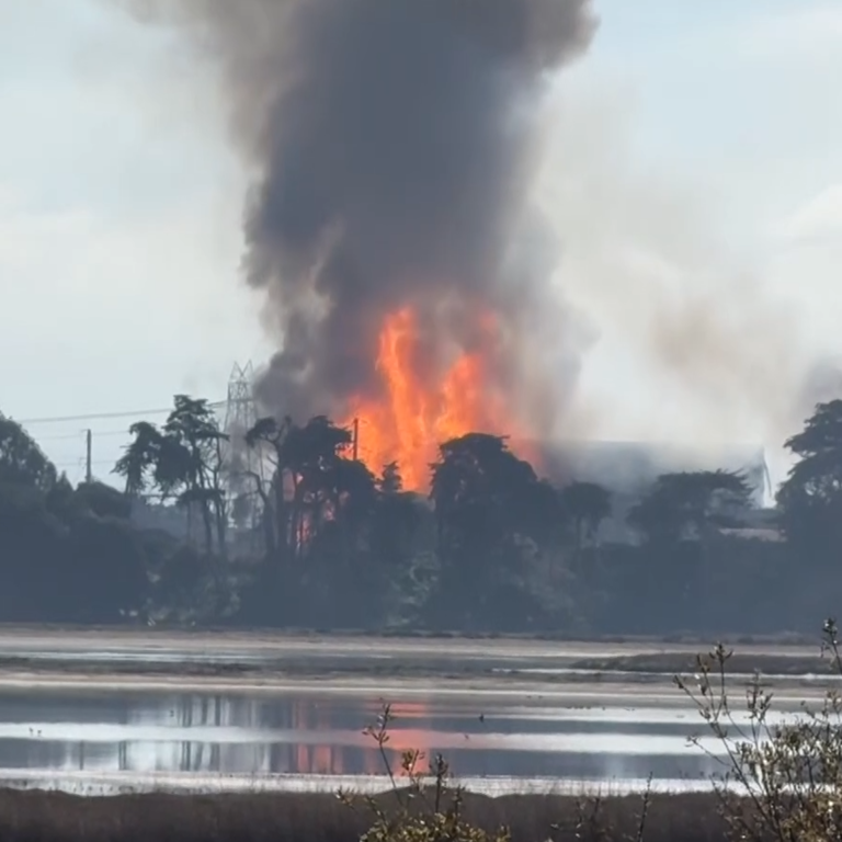 Moss Landing lithium battery facility fire continues to burn ...