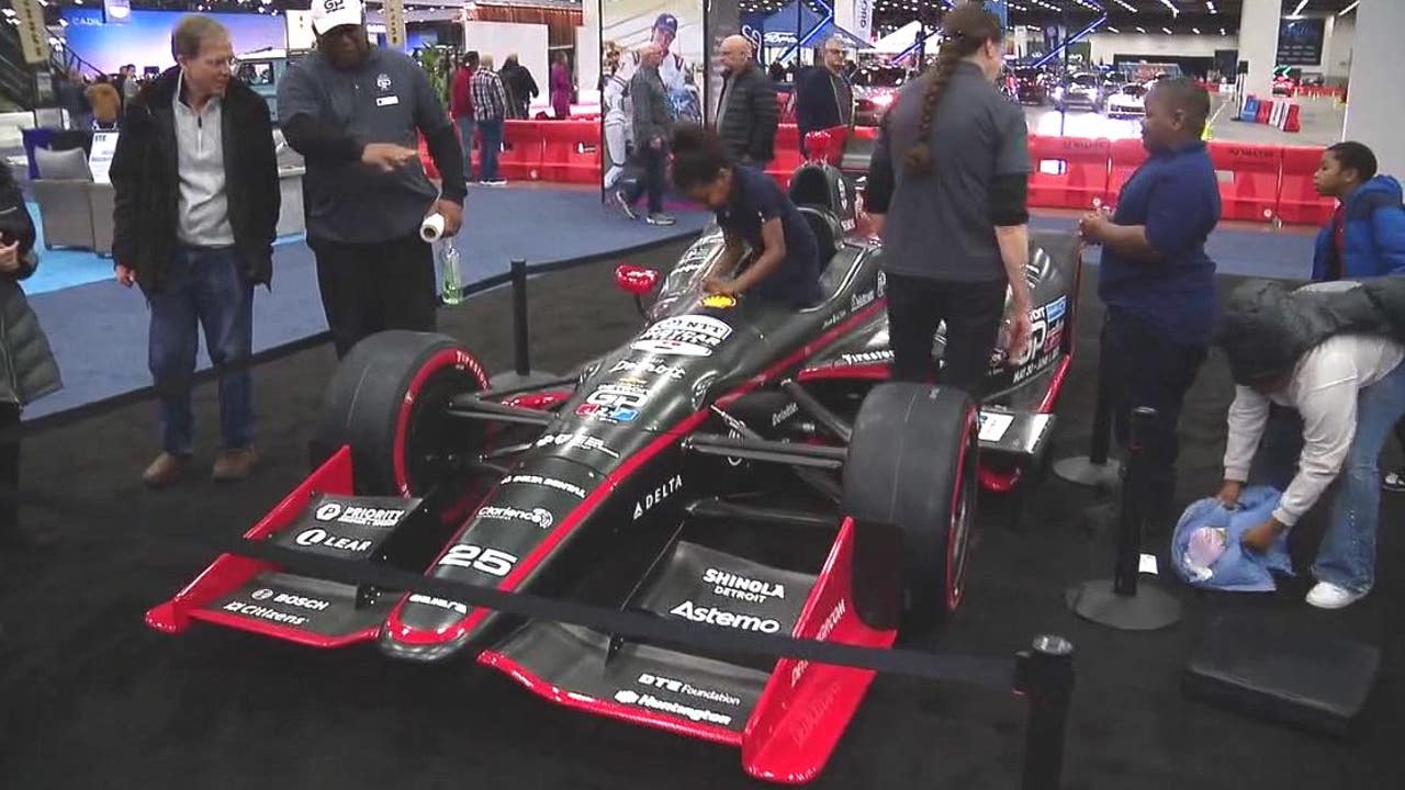 Race Day brings IndyCar to the Detroit Auto Show