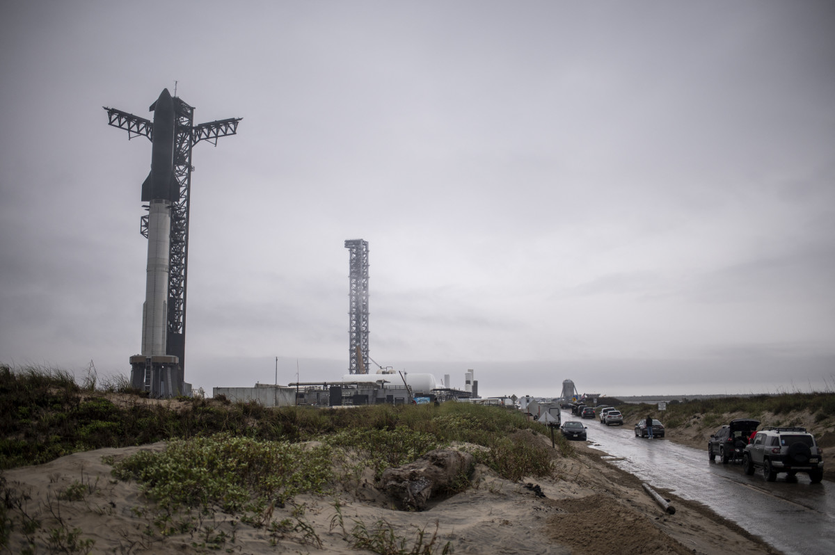 Elon Musk’s SpaceX Rockets Could Explode Into Hawaiian Waters