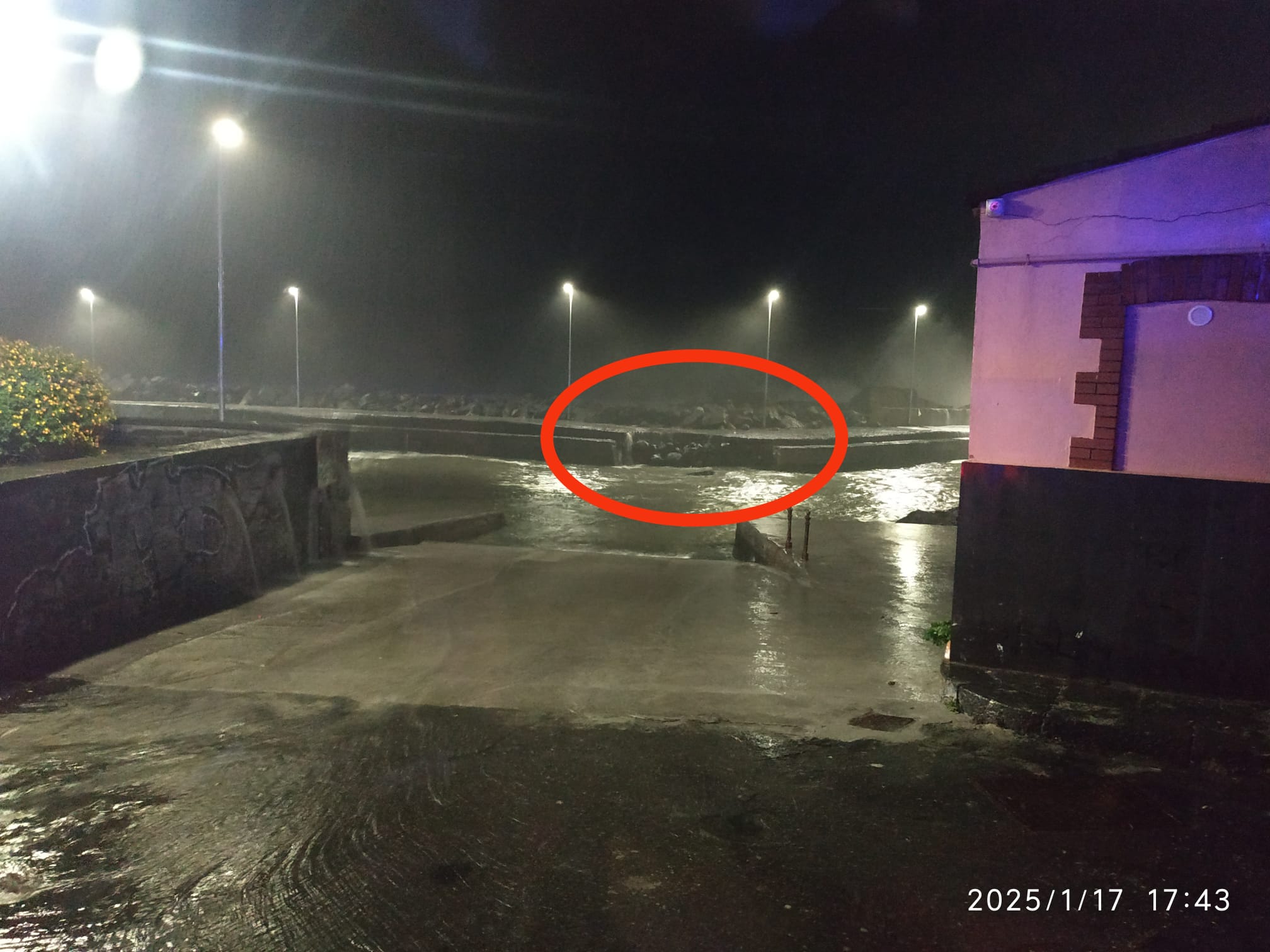 Catania, crolla una parte del porticciolo di San Giovanni Li Cuti