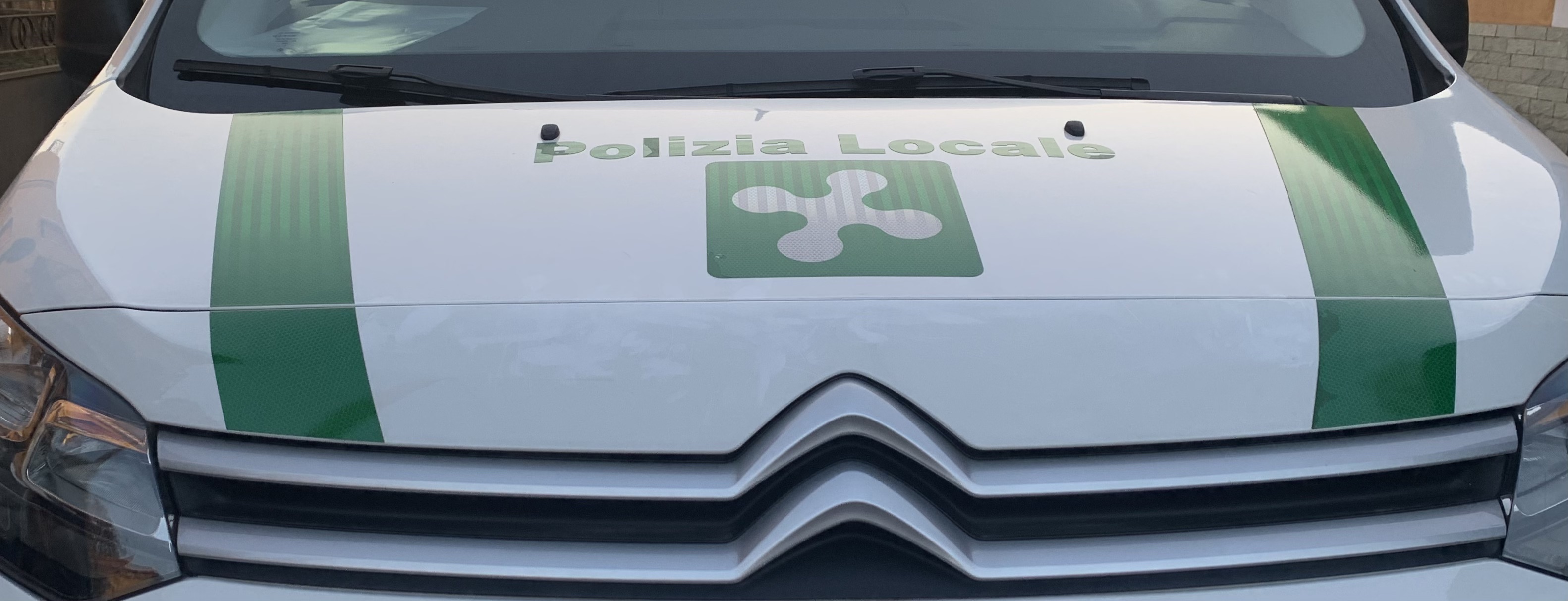 Verano Brianza: il mistero dell’auto senza targhe