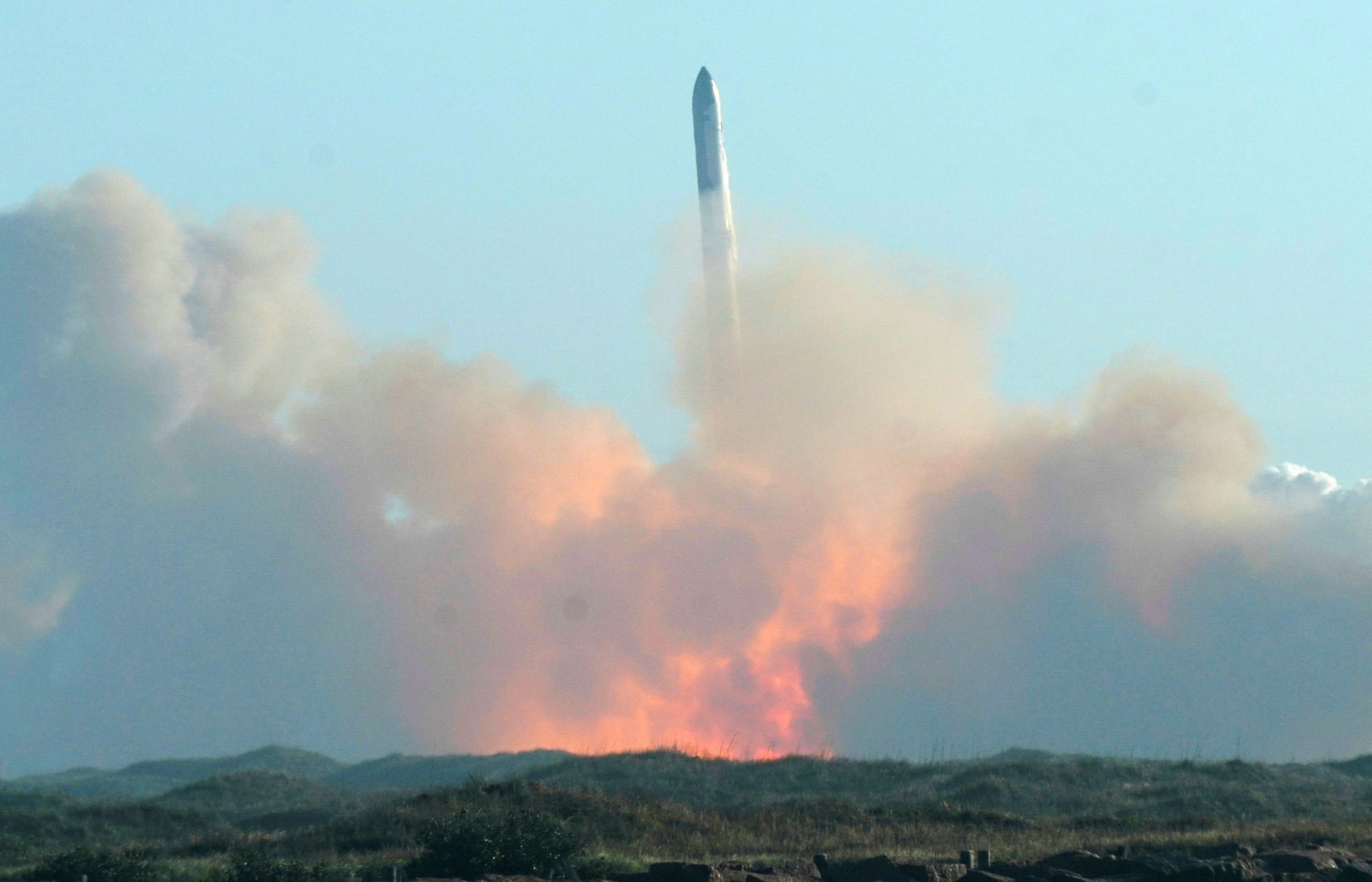 SpaceX Starship rocket explodes during test flight SpaceX Starship rocket explodes during test flight