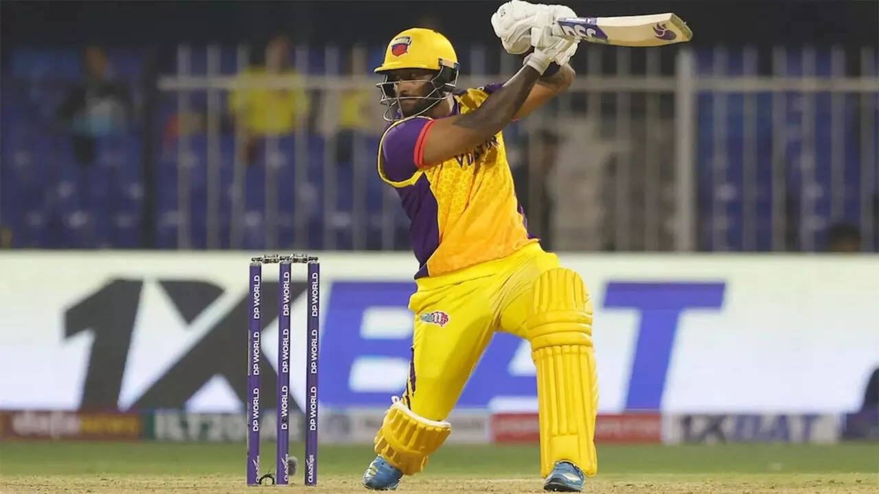 Avishka Fernando's blitz propels Sharjah Warriorz to historic chase in ...