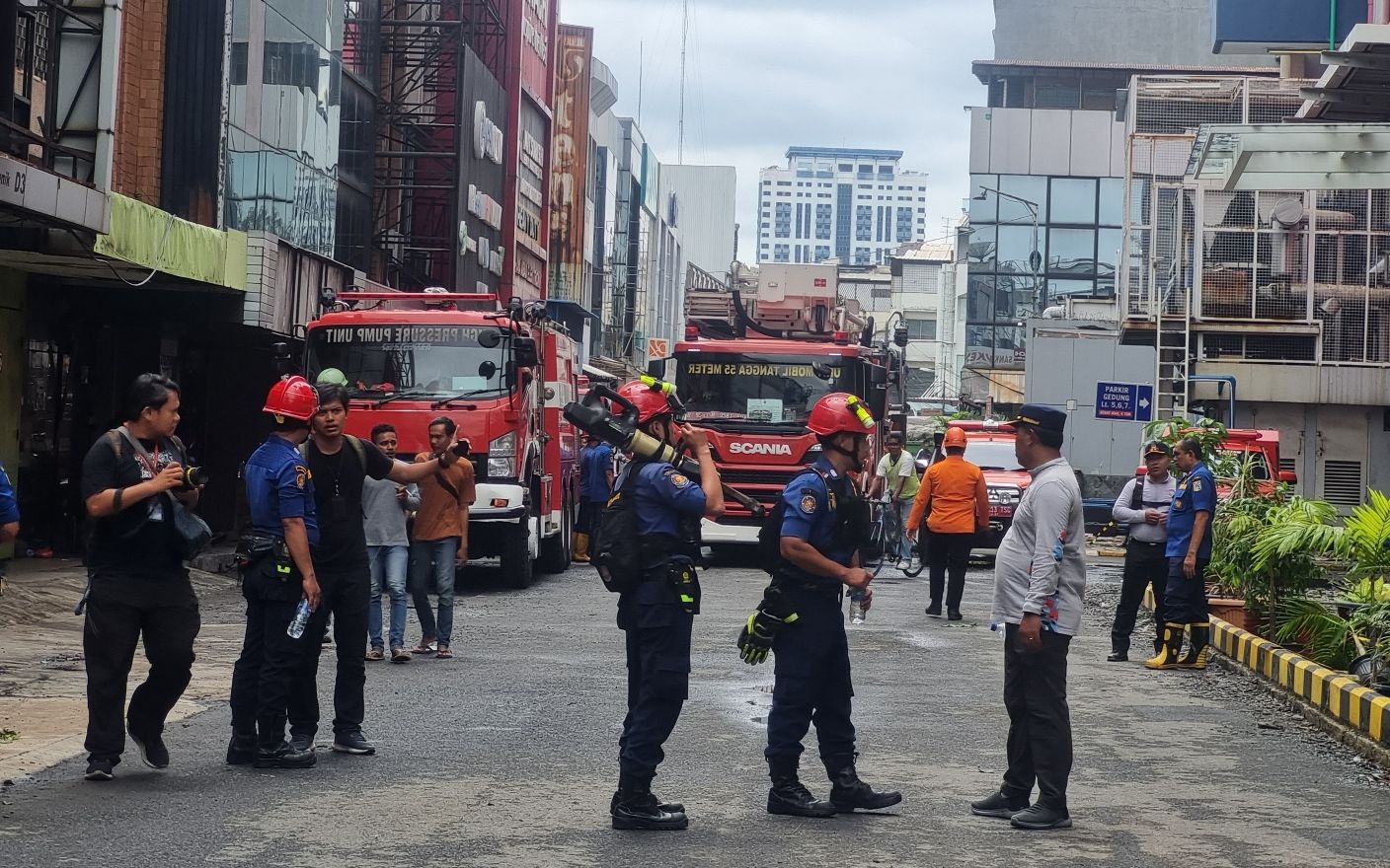 Lantai Gedung Runtuh, Korban Kebakaran Glodok Plaza Sulit Dievakuasi