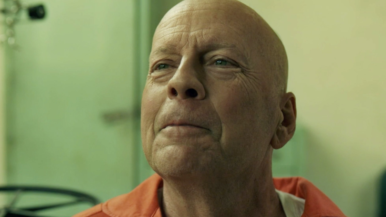 Bruce Willis steps out after Dementia Diagnosis: heartfelt interaction ...