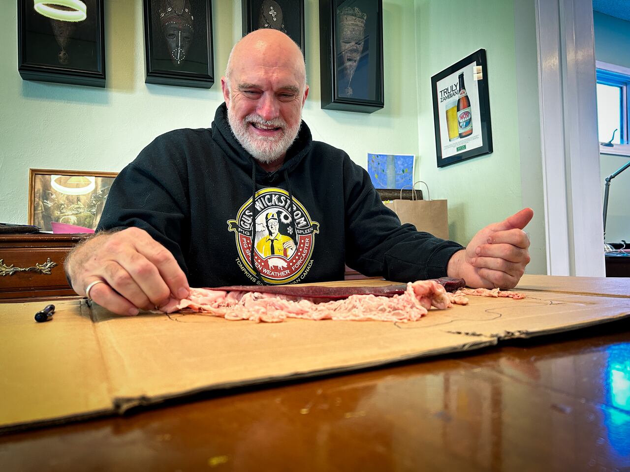 Sask. pig spleen weather prognosticator carries on family tradition