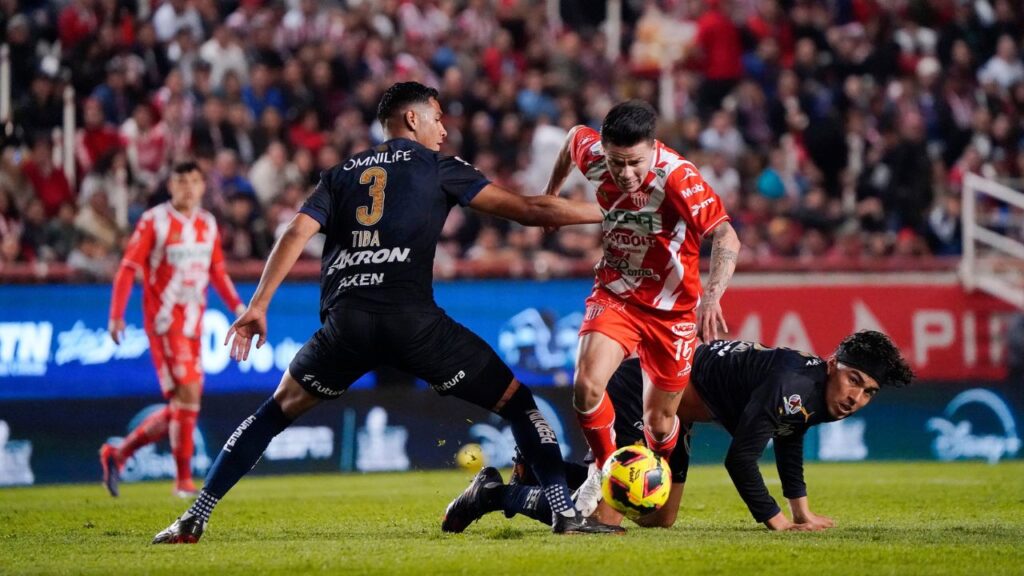 Necaxa logra su primer triunfo del Clausura 2025 venciendo a Chivas