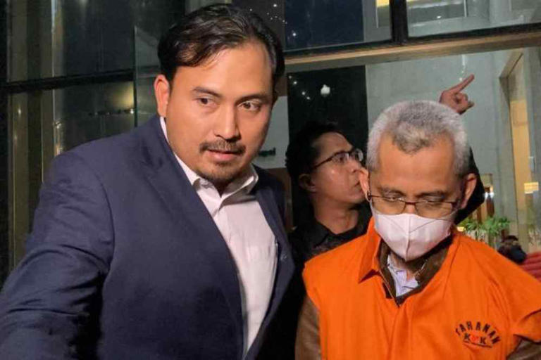 KPK Geledah dan Sita Uang Rp100 Juta di Kasus Korupsi Taspen KPK Geledah dan Sita Uang Rp100 Juta di Kasus Korupsi Taspen