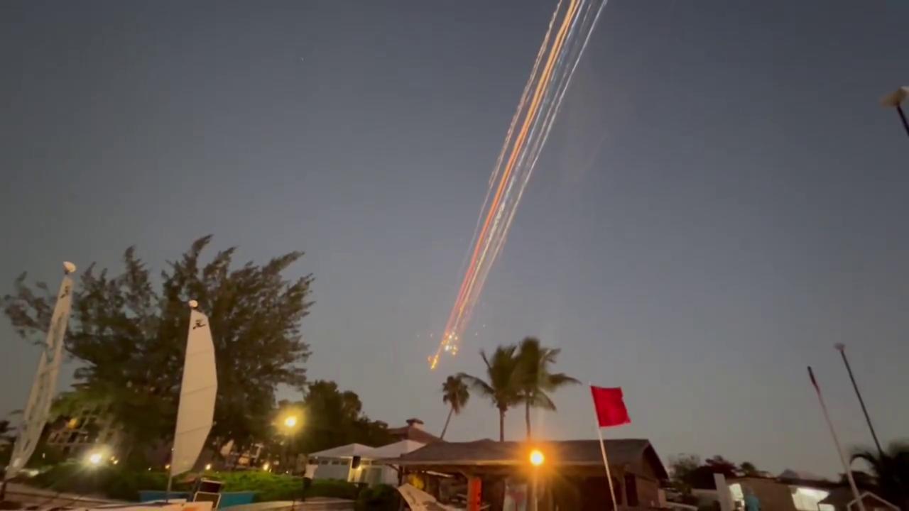 SpaceX Starship burns up and crashes over the Turks and Caicos Islands