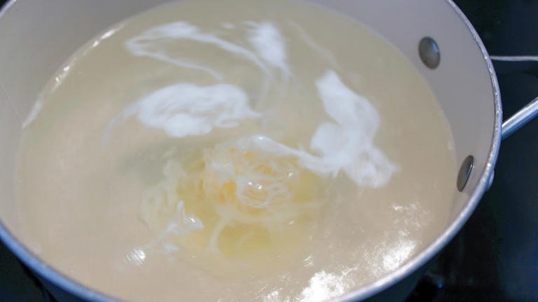 The perfect poached egg has a creamy yolk with firm whites - perfect ...