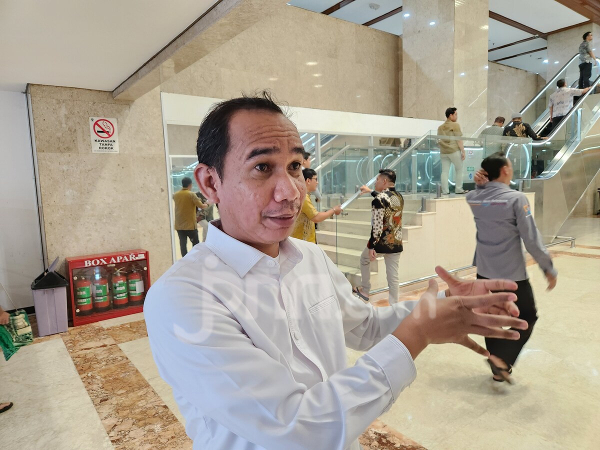 Anwar Usman dapat surat peringatan, legislator: Hakim konstitusi ...