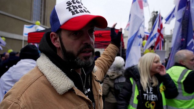Israel supporters gather to counter London pro-Palestinian demo