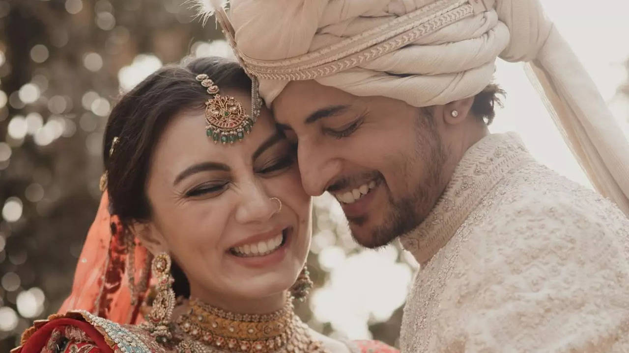 Singer Darshan Raval Gets Married To 'Best Friend' Dharal Surelia ...