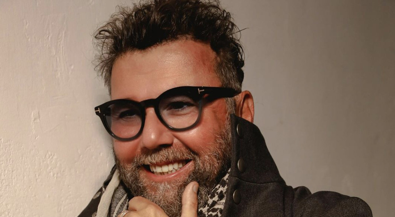 Paolo Vallesi ospite da Marco Liorni, chi è il cantante: età, l'ex ...