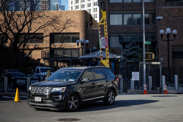 NYPD cops in disgraced chief Jeffrey Maddrey’s office unplugged GPS ...