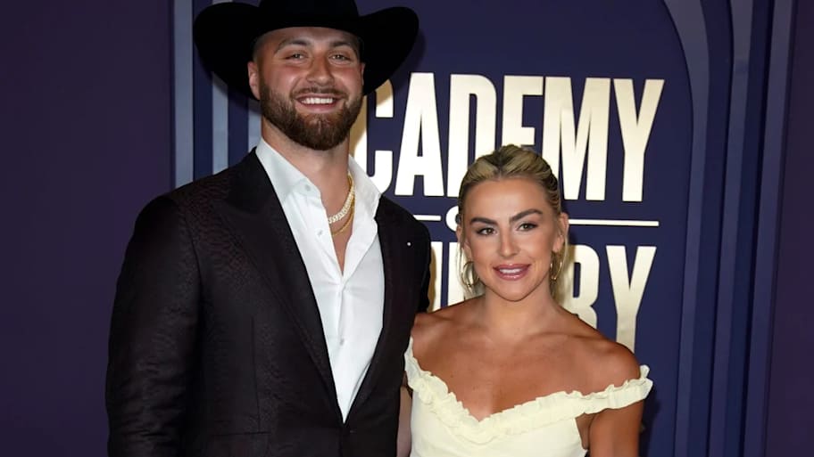 Cowboys’ Jake Ferguson’s fiancée has cowboy fit-off with 49ers famous wife