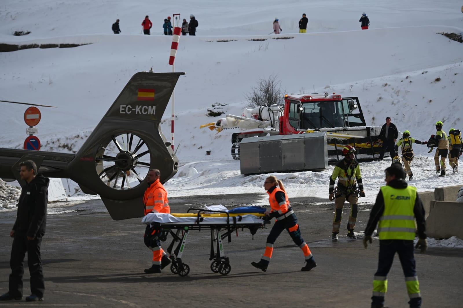 Ski-lift accident in Spanish Pyrenees leaves 2 critically injured