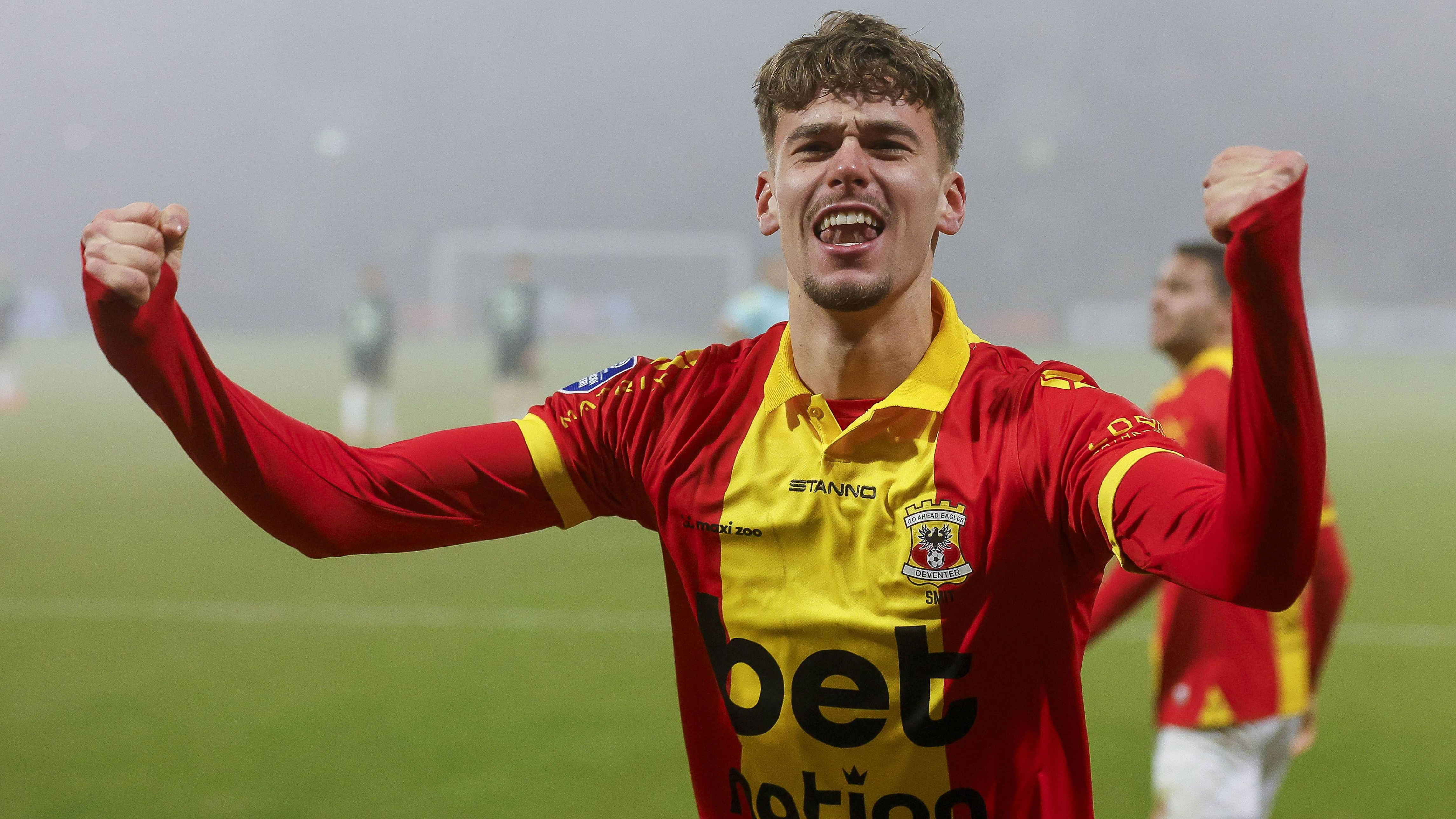 Fortuinlijke Milan Smit bezorgt Go Ahead Eagles in de blessuretijd tóch ...