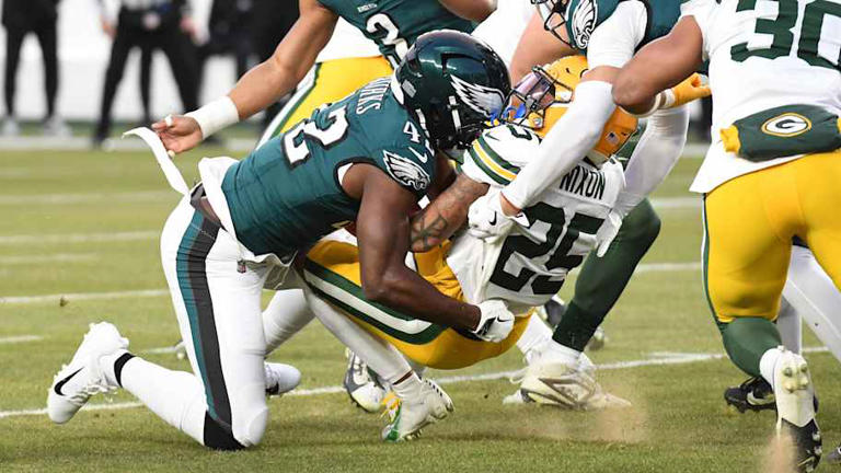 NFL Fines Eagles LB for Fumble-Inducing Hit That Tom Brady, Refs Deemed ...