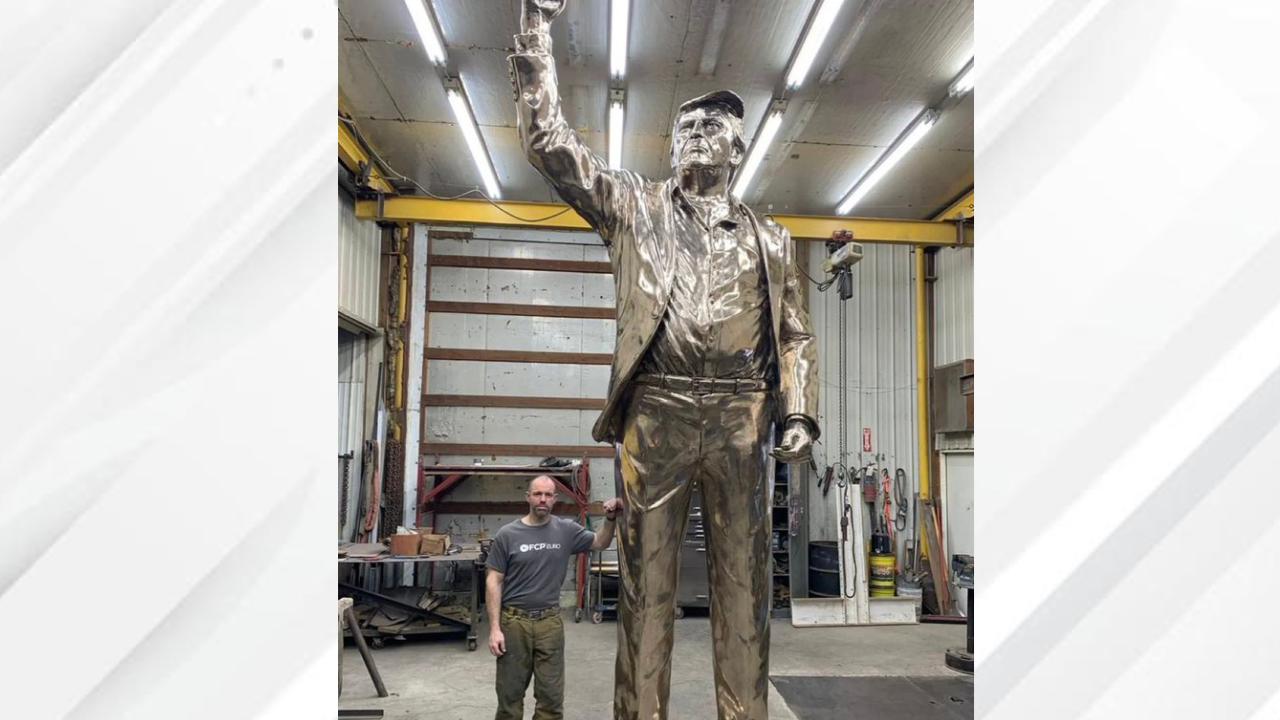 Meet Allan Cottrill, Ohio Artist Behind Donald Trump's 15-Feet 'Don ...