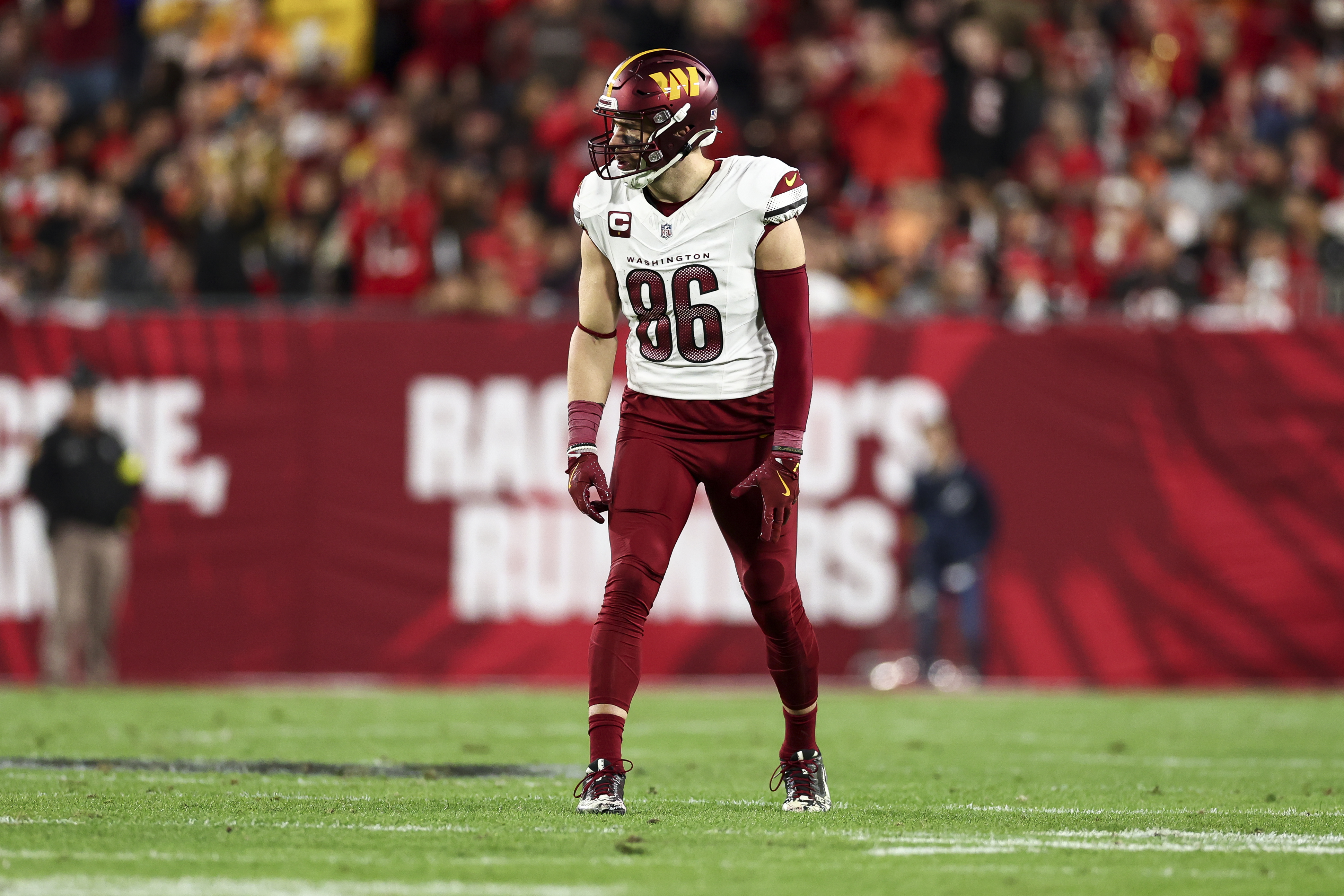 Commanders' Zach Ertz Questionable to Return With Apparent Concussion