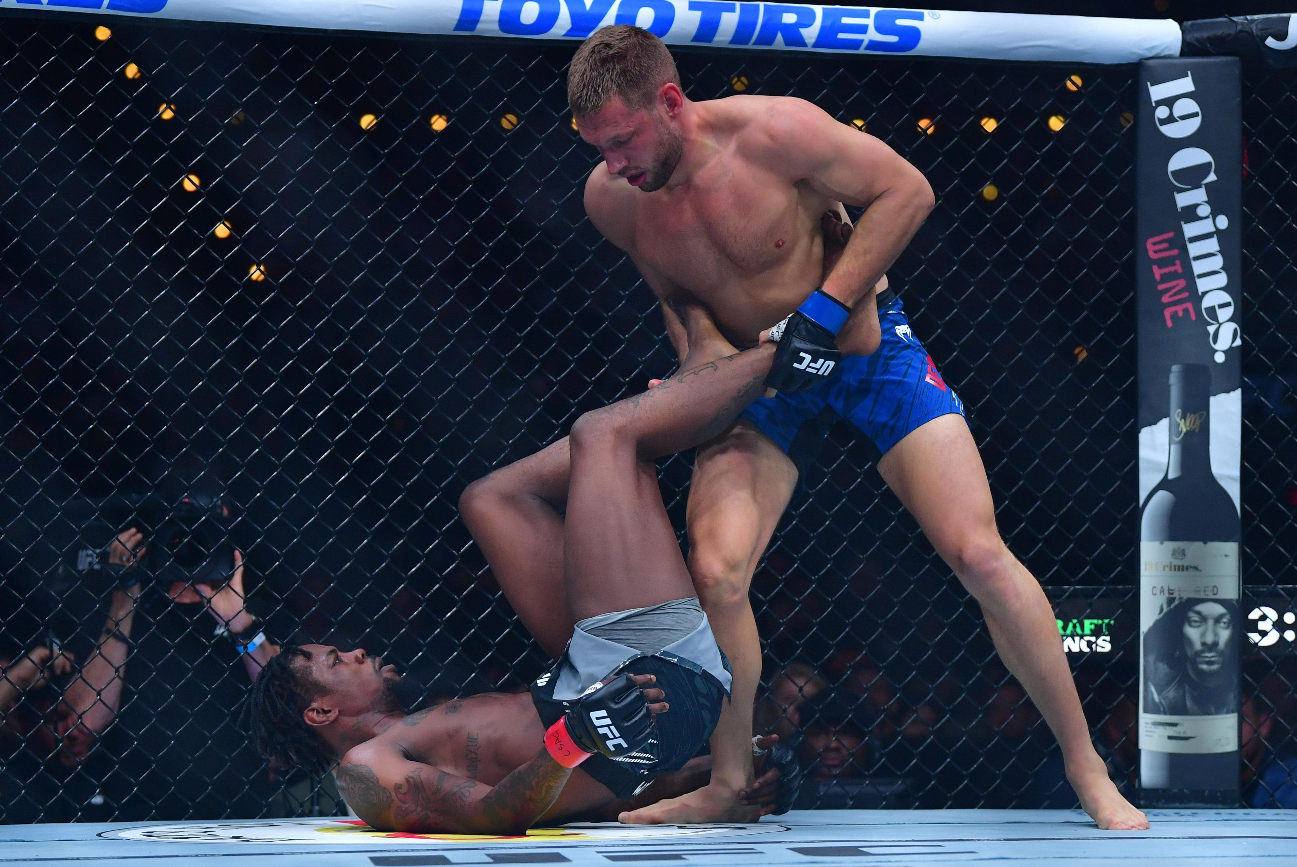 Reinier de Ridder def. Kevin Holland at UFC 311: Best photos