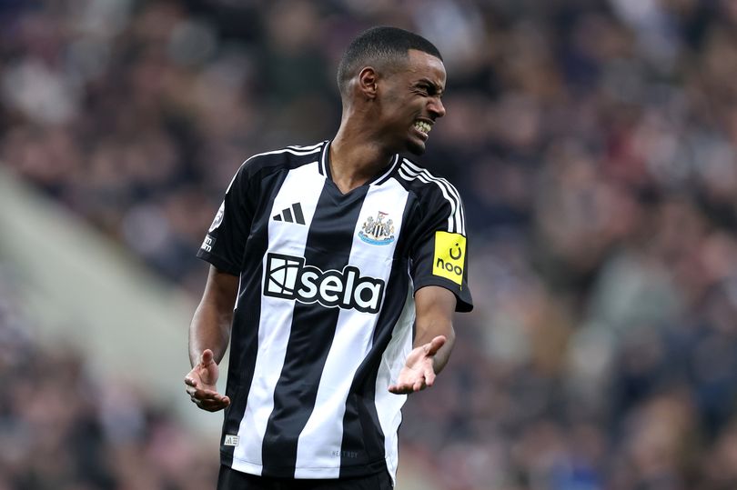 Alexander Isak Newcastle United problem uncovered as Sean Longstaff argument arises