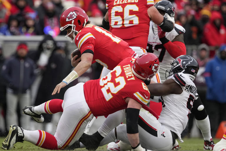 NFL playoffs: Chiefs reach seventh straight AFC championship game with ...