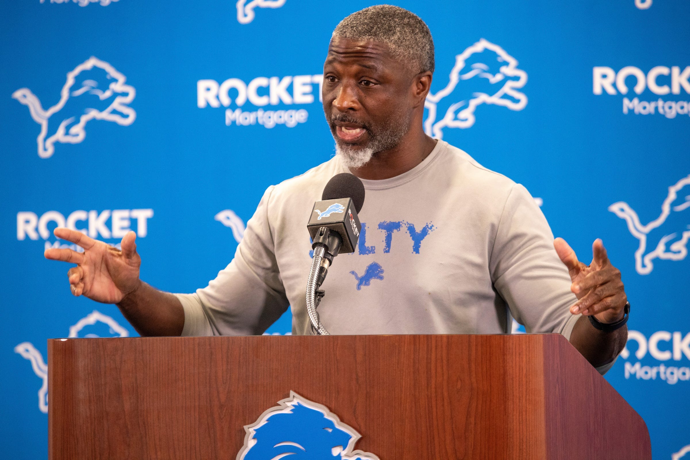 When will Aaron Glenn be introduced as the new Jets head coach?