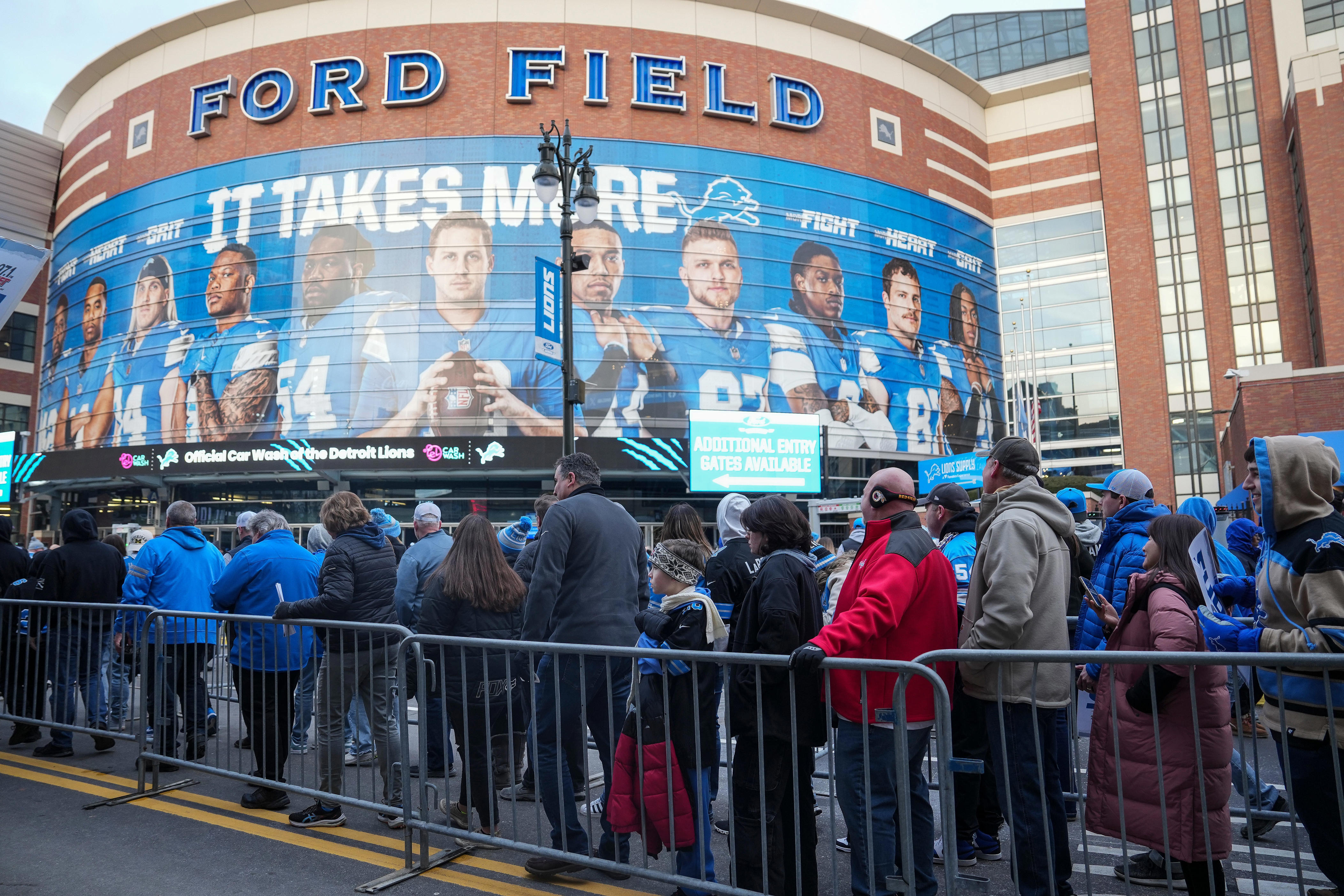 Police say no major safety issues downtown for Lions playoff game