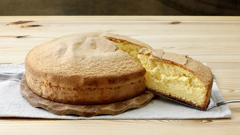 Pan di Spagna: la ricetta della preparazione di base della pasticceria