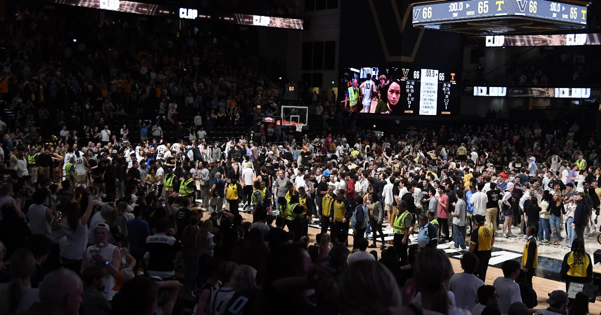 Vanderbilt fans storm court after chaotic finish vs. No. 6 Tennessee