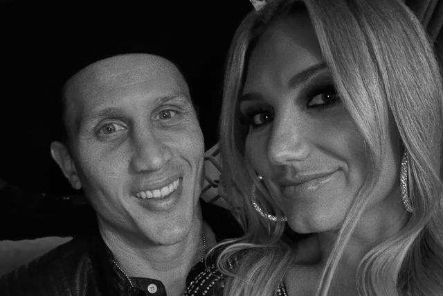 Brooke Hogan and Husband Steven Oleksy Welcome Twins and Reveal Their ...