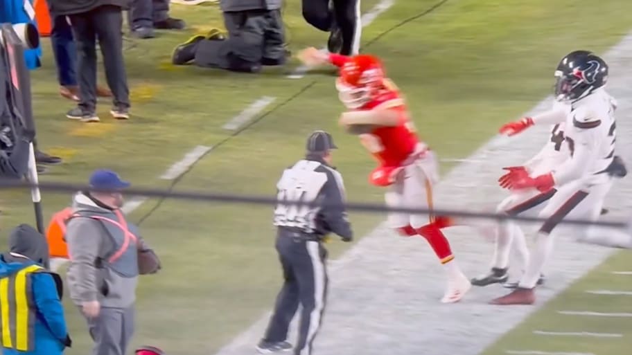 Patrick Mahomes Crushed By NFL Fans for Brutal Flop in Chiefs' Win Over ...