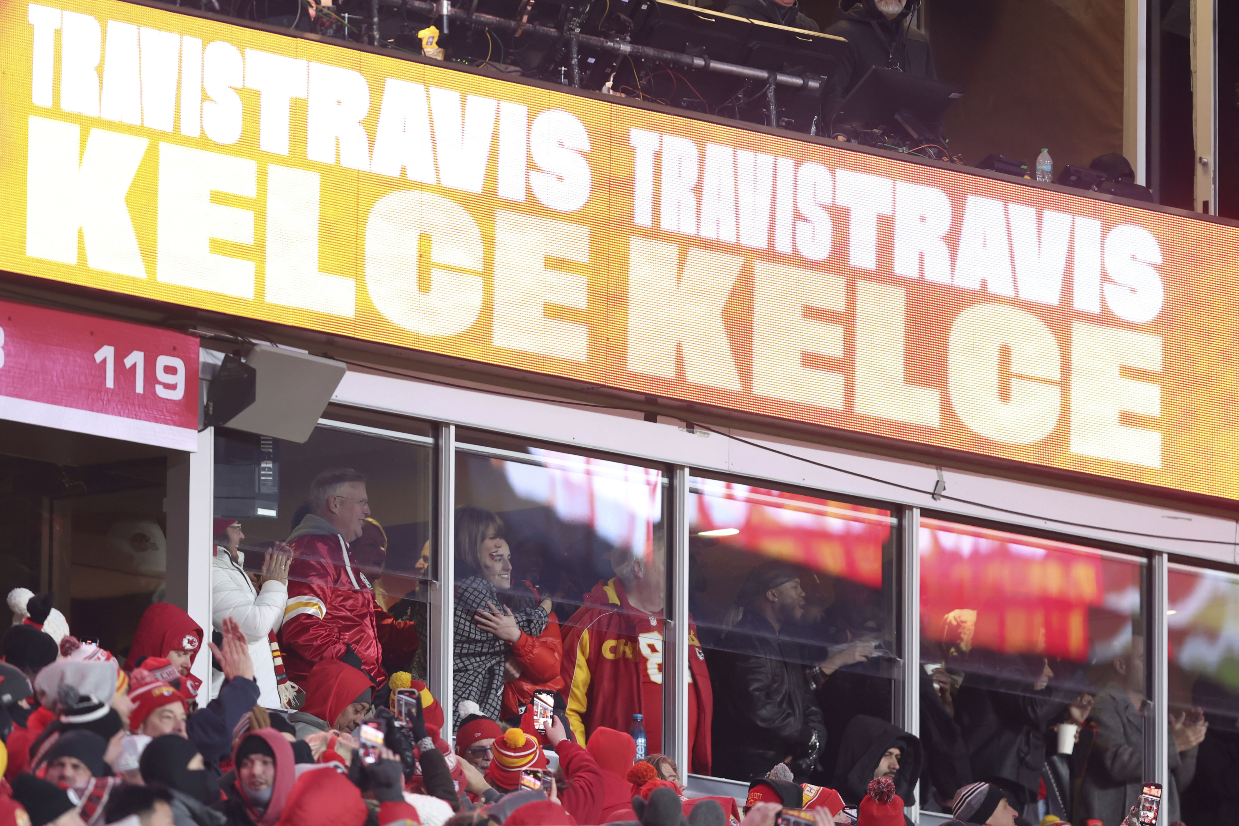 Taylor Swift, Caitlin Clark hug after Travis Kelce scores major ...