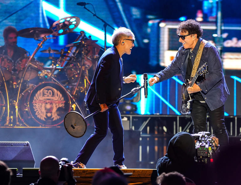 Journey overcomes early sound issues at American Express concert ...