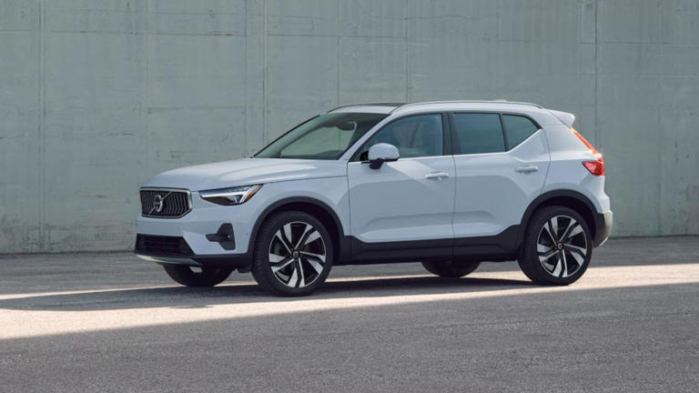 Cheapest Luxury SUVs for 2025 | Luxury SUVs With The Best Value | CarBuzz